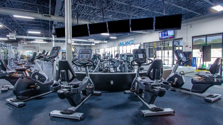How Do Gyms Choose the Right Equipment to Enhance User Experience?